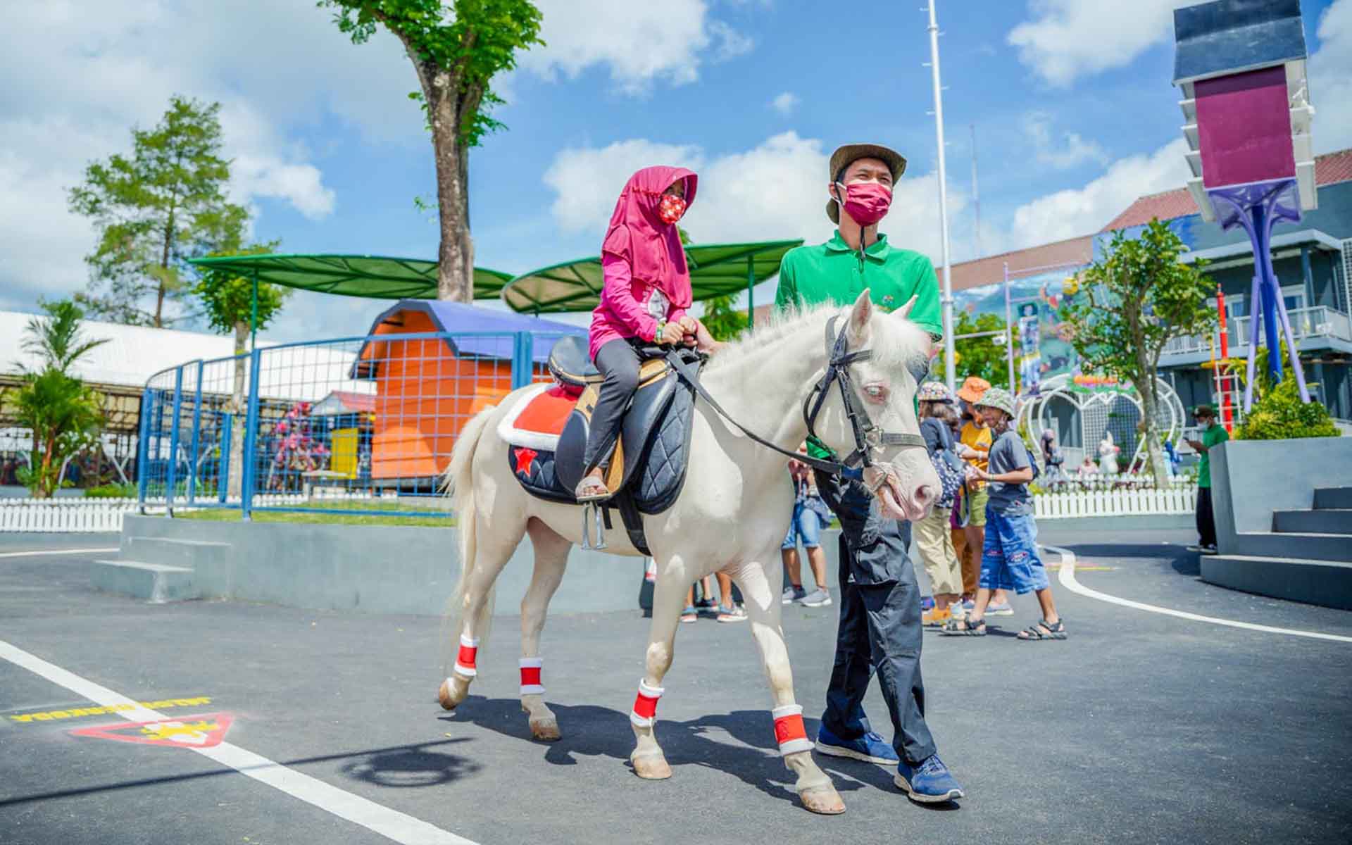 Suraloka Interactive Zoo - Wahana Edukasi Terbesar di Kaliurang